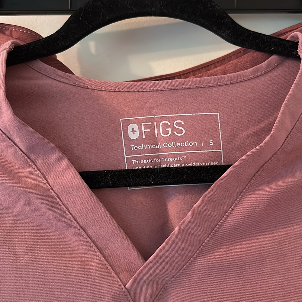 Figs Scrubs Mineral Mauve Catarina One Pocket Top, Za… - Gem
